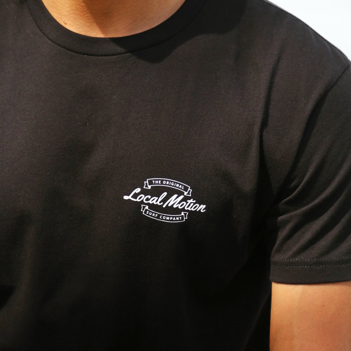 SCRIPT RIBBON TEE – Local Motion Hawaii